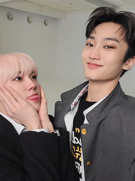 [잡담] 우리 동갑 막내들 셀카 귀해서 더 좋다 인스티즈 Instiz 연예 카테고리