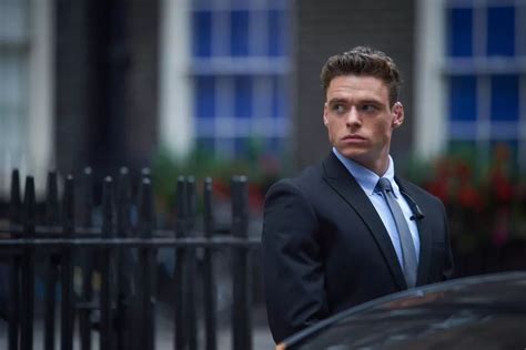 麦登登richard Madden 最近登了好多杂志，我可以！火箭人贴身保镖新浪新闻