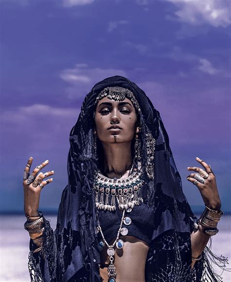 Imposer Les Mains Au Fil Du Temps Inexploré Digital