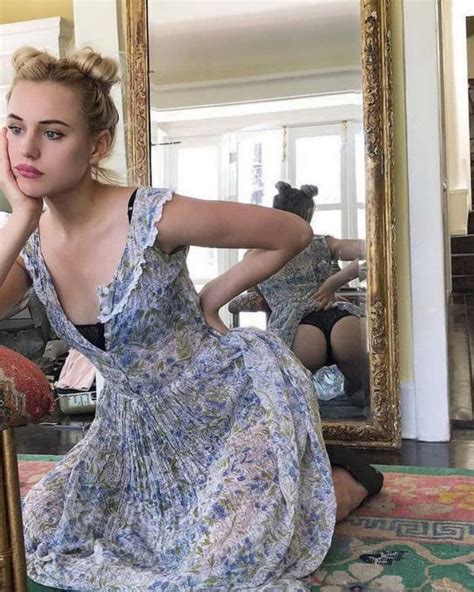 Gap In Mirror Aslan13