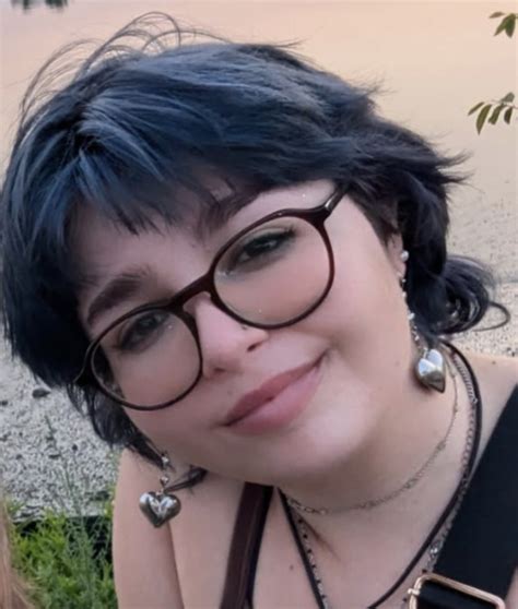 Sarah Risleys Instagram Twitter And Facebook On Idcrawl