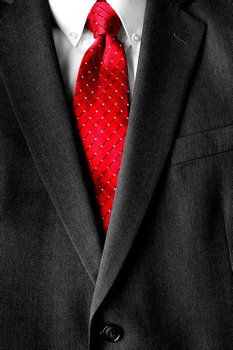 Pakaian Bisnis Kemeja Putih Dan Dasi Merah Untuk Mode Pakaian Formal Foto Stok Unduh Gambar