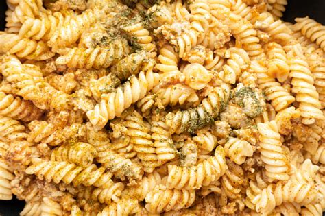 토마토 소스를 곁들인 푸실리 다진 쇠고기 전통 이탈리아 요리 집에서 요리 볼로네즈 파스타 0명에 대한 스톡 사진 및 기타 이미지