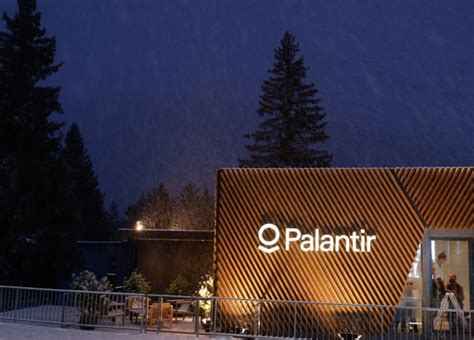 고공행진 팔란티어 주가 10↓ceo 주식매각·국방부 예산 삭감 우려