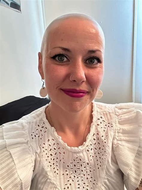 Pin By Olaf H On Glatze Pixie Cut Shaved Head Women Bald Head