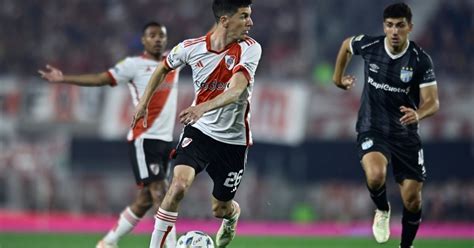 River Le Ganó A Atlético Tucumán Sobre El Final Y Alcanzó Las 18