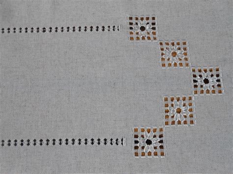 Лляна скатертина ручної роботи з серветками «Аристократка Хардангер вирізування та мережки