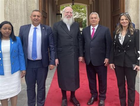 בר שם אור Bar Shem Ur On Twitter השתתפה חודש לפני כן בהפגנה בקריית ביאליק שהמסר שלה היה ״פה זה