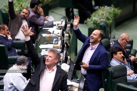 شادی خبرساز برخی نمایندگان مجلس سوژه شد عکس