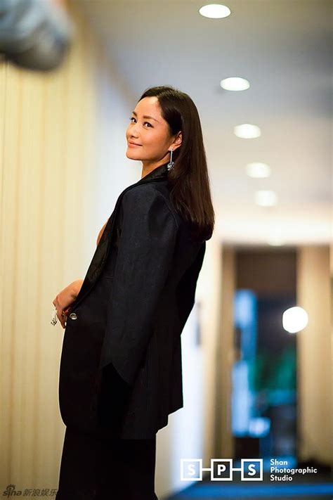 如此有料！瞿颖真丝吊带尽显性感美胸新浪图片