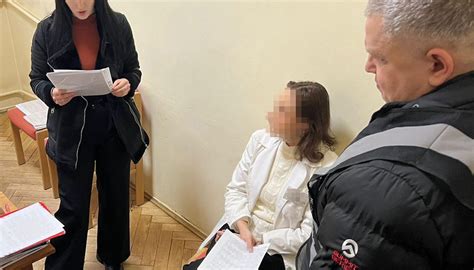 Обшуки на Кульпарківській Лікарку затримали на хабарі