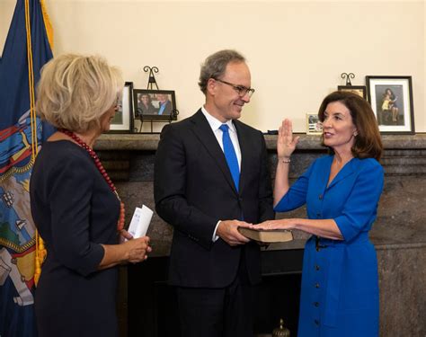 Kathy Hochul Sworn In As New Yorks First Female Governor