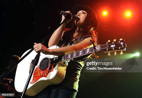 Michelle Branch In Concert Photos And Premium High Res Pictures Getty