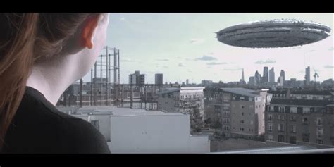 Cover Your Eyes Curta Scyfi Da Dust Lugar Nenhum