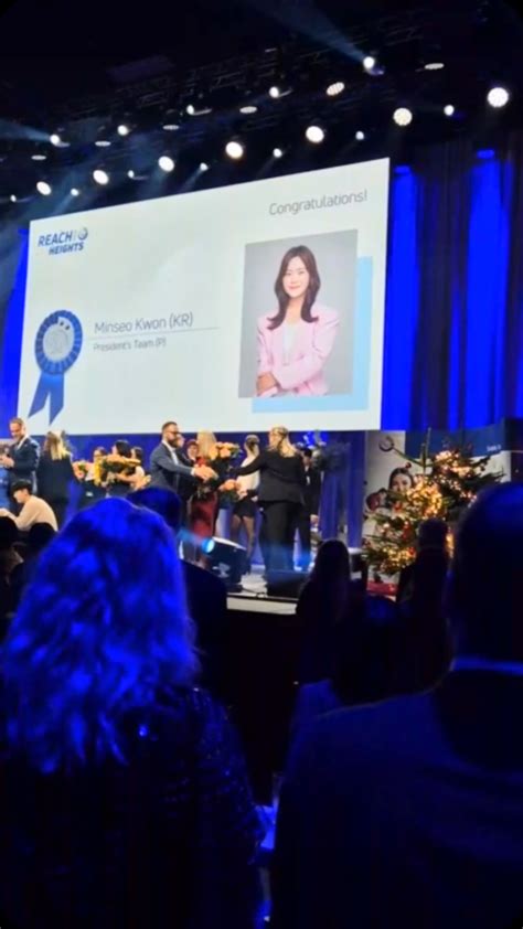 독일피엠 권민서 예뻐지자 그리구 지혜로워지자 마음은 따뜻하고 두뇌는 명석하고 나에게는 엄격하되 타인에게는 관대한 리더가되자