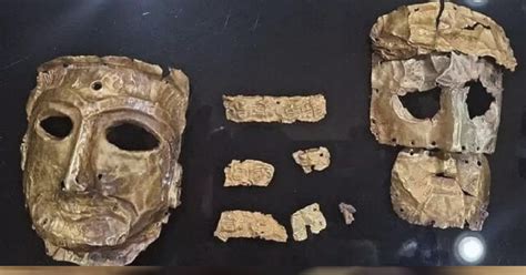 صورتک‌های طلای دو هزار ساله در حال فروش در شیراز کشف شدند ایندیپندنت فارسی