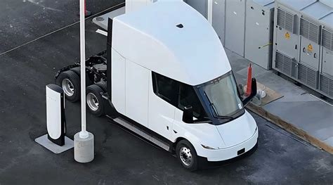 Camions électriques Voici Les Spécifications Du Nouveau Tesla Semi