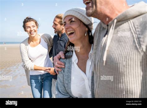 Vater Mutter Und Tochter Familie Stockfotos Und Bilder Kaufen Alamy