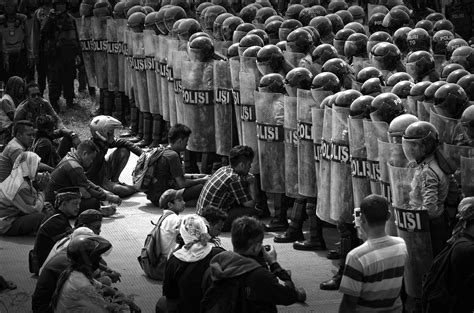 무료 이미지 검정색과 흰색 사람들 사진술 군중 단색화 신전 데모 주간주의 인간의 관심 주니살틱 흑백 사진 사회 단체 3696x2448