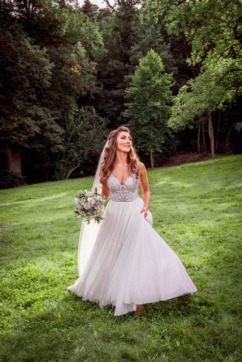 Lual 144 Viki Štrbová Foto