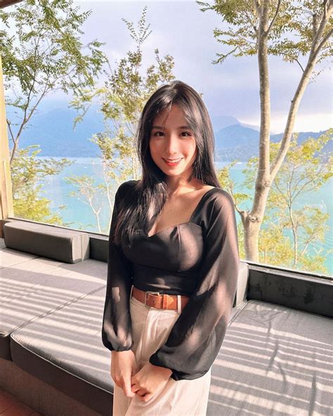 台師大女神洩春光「深u包不住」險彈出！一轉身側面鏤空秀邪惡曲線 娛樂星聞 三立新聞網 Setn Com