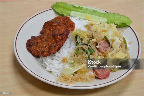 딥 프라이드 고기잡이 패티 및 프라이 라이스 누들 대한 유리컵 0명에 대한 스톡 사진 및 기타 이미지 0명 2015년 고기 Istock