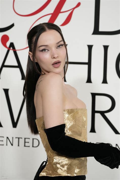Dove Cameron Cleavage 24 Photos Sexy E Girls🔞