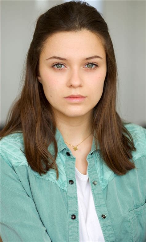 Mathilde Cerf Fiche Artiste Artiste Interprète Agencesartistiques