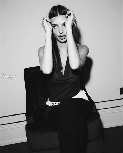 Emily Ratajkowski Shows Off Her Nude Tits In A New Shoot 11 Photos