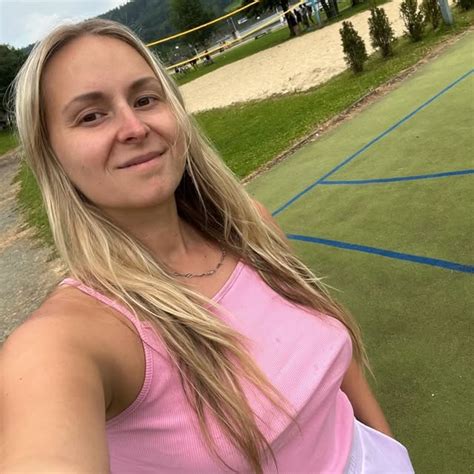 Monika Monaczechia On Threads