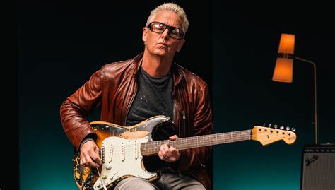 Pearl Jams Mike Mccready Celebrates Legacy Of His Favorite Guitar Iheart