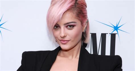 Bebe Rexha Sjell Fotografi Tjera Nga Plazhi Telegrafi
