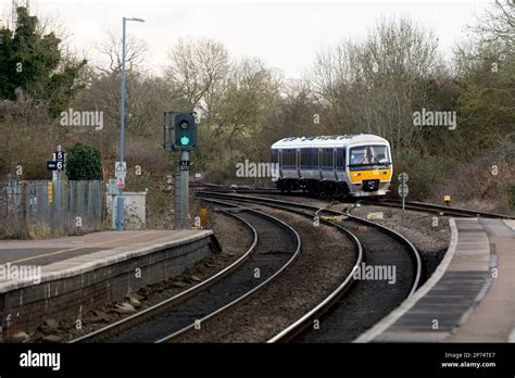 Chiltern Railways Class 165 Diesel Train Approaching Hatton Station Warwickshire Uk Stock