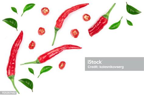 레드 핫 칠리 페퍼스 흰색 배경에 고립입니다 최고의 볼 수 있습니다 평면 위치 패턴 0명에 대한 스톡 사진 및 기타 이미지 0명 고추류 반이 채워진 Istock