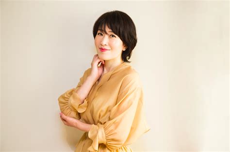 乳液パックでエステ級の美肌に！？小林ひろ美さんに聞く「おこもり美容術」 つやプラ つやっときらめく美をプラス｜40代からのエイジングを前向きに