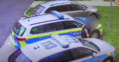 Мъж взриви полицейска кола защото иска да влезе в затвора Видео