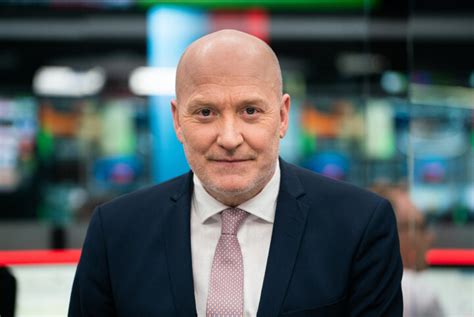 Fin Gnatt Tatt Av Skjermen Etter Disiplinærsak