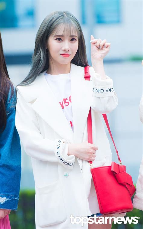 [hd포토] 러블리즈 Lovelyz 유지애 ‘귀요미 손하트 뮤직뱅크 정송이 기자 톱스타뉴스