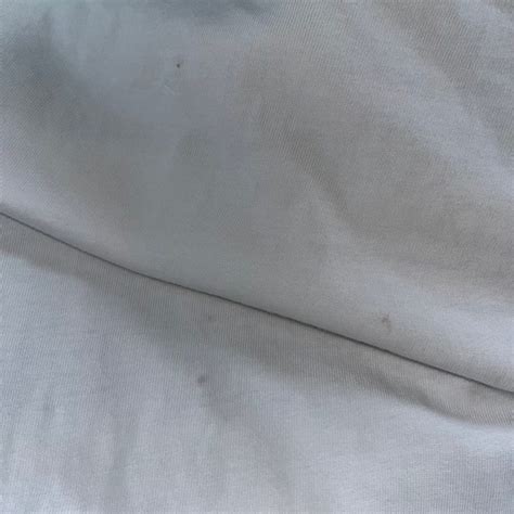 흰 옷에 갈색 점 지식in