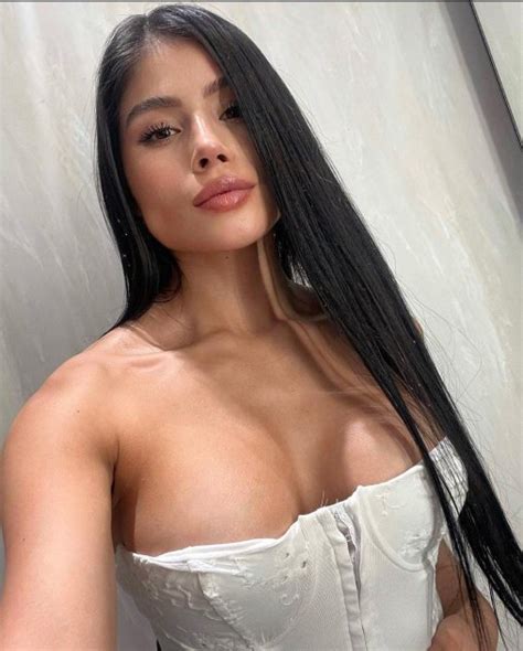 Elizabeth Hey Guys I M Available Sex