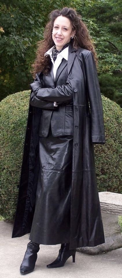 Elegant Leather Outfit Tumbex