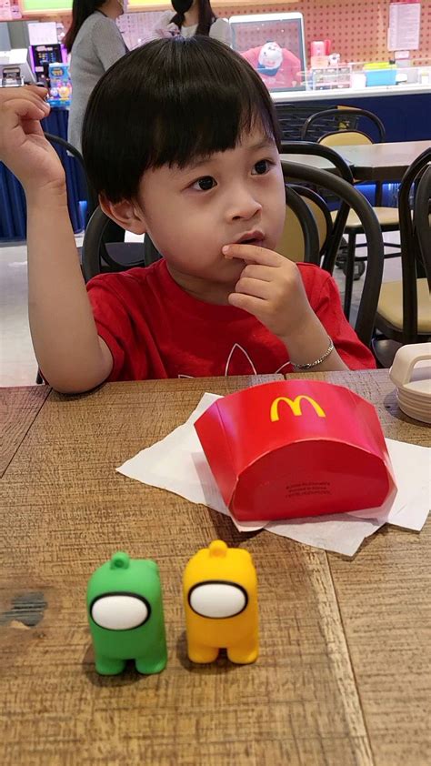 김미향 커피타임 커피스타그램 블루보틀머그 마켓컬리 득템 일상스타그램 주말을 힘들게 보내니 월요일이 이렇게 편할수가 아침일찍 정리청소 끝내고 뒹굴뒹굴중