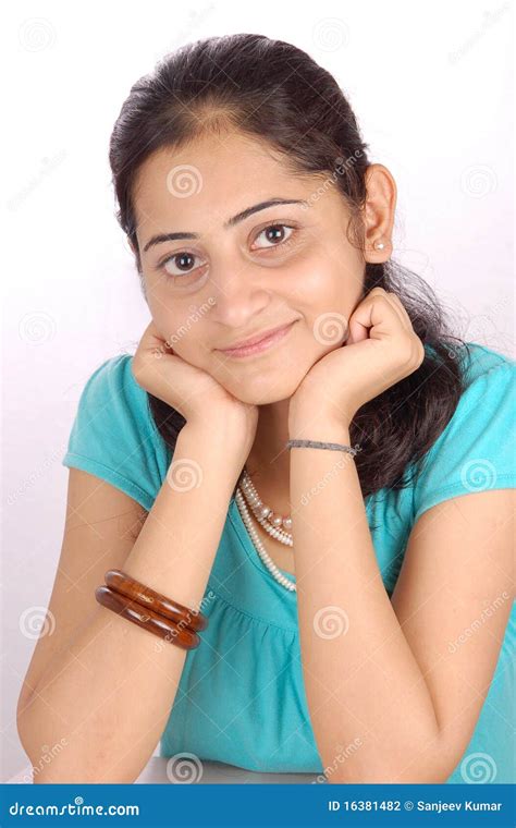 Retrato Inocente Da Menina Foto De Stock Imagem De Modelo