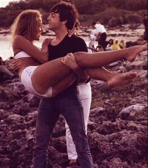 Pin de Ludmila Machado em Paul McCartney Beatles Aula de história Cantores