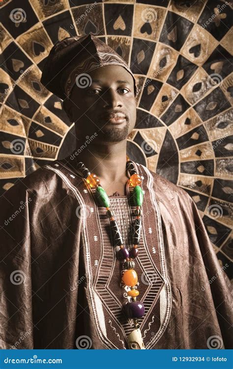 детеныши человека афроамериканца традиционные Стоковое Фото изображение насчитывающей одно