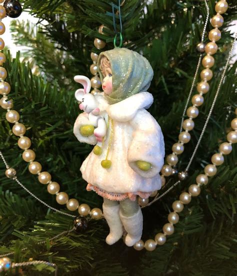 Новогодняя игрушка Ватная елочная игрушка «Девочка с зайкой 2 в интернет магазине на Ярмарке