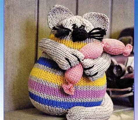 Связать подушку кота для дивана крючком 98 фото