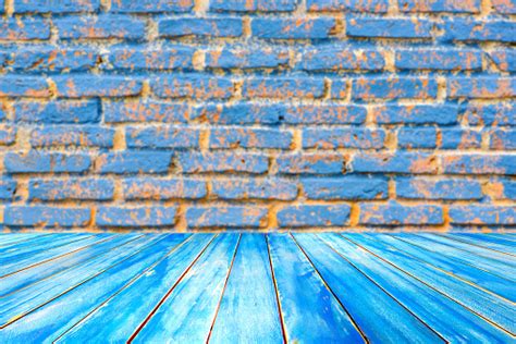 푸른 나무 판자 선반 그리고 파란색 벽돌 벽 배경 위한 제품 디스플레이 0명에 대한 스톡 사진 및 기타 이미지 0명 거친 건설 산업 Istock