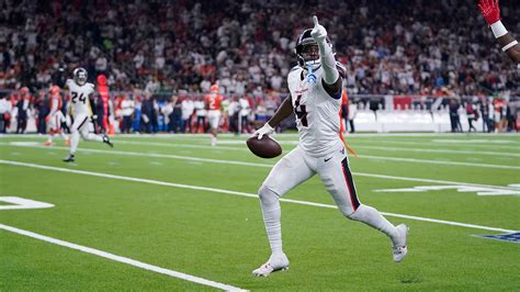 Texans Defense Creates Havoc For Bears Rookie Caleb Williams In Victory Fox News