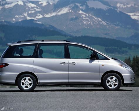 Toyota Previa Bilder. Toyota Van mit Platz für 8 Personen